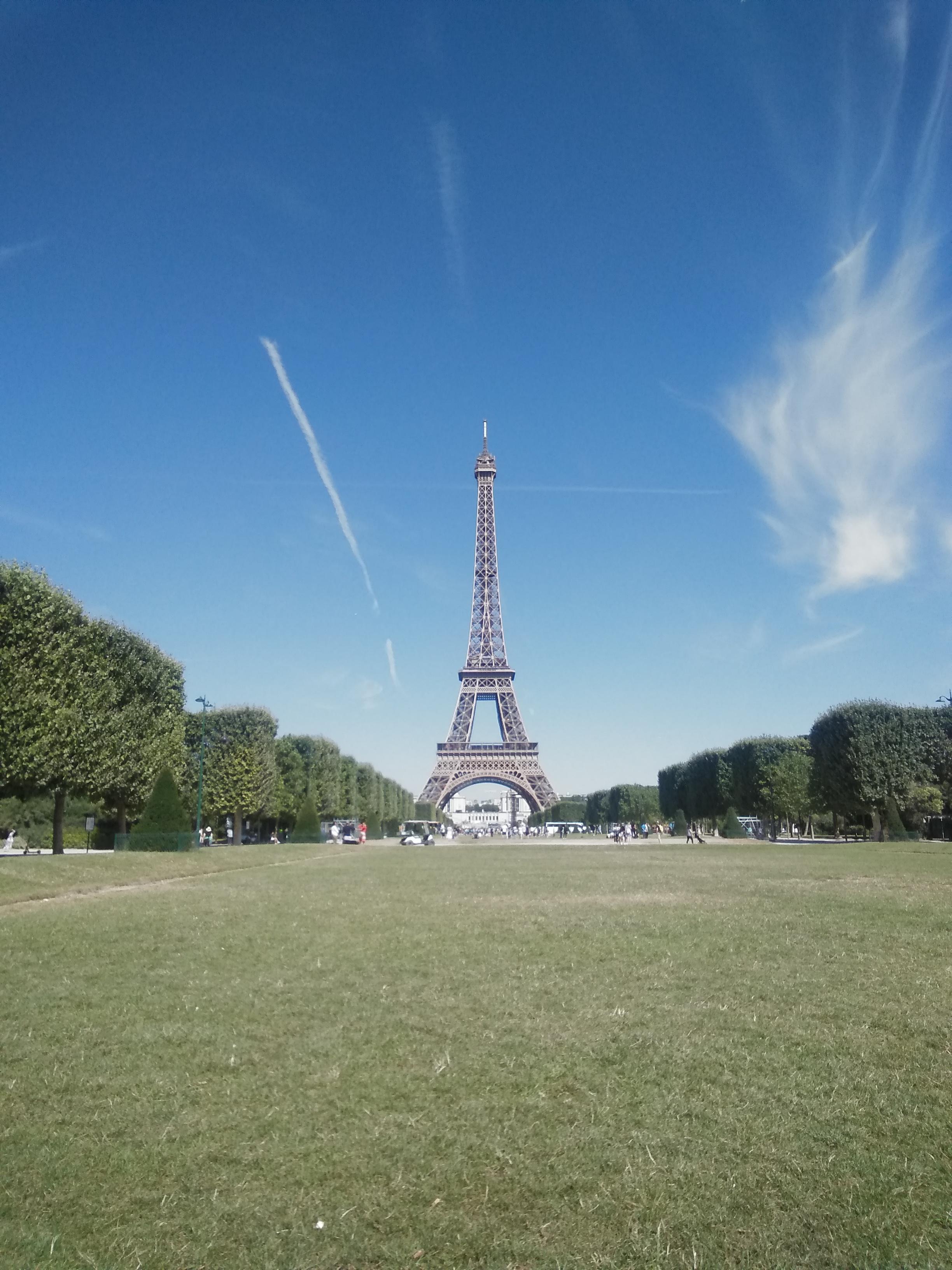 See the Eiffel Tower. Done. | Scrolller
