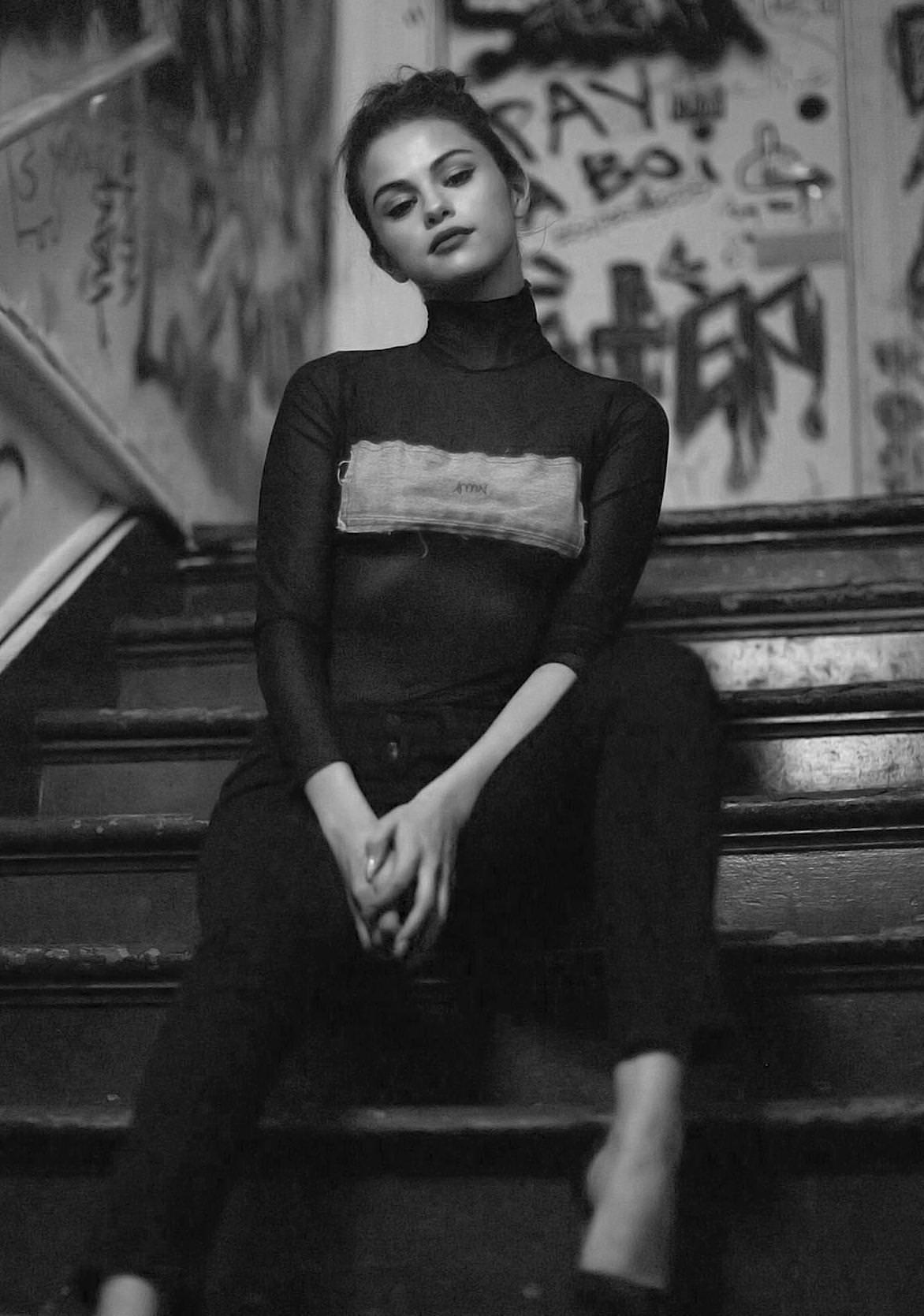 Selena Gomez Scrolller