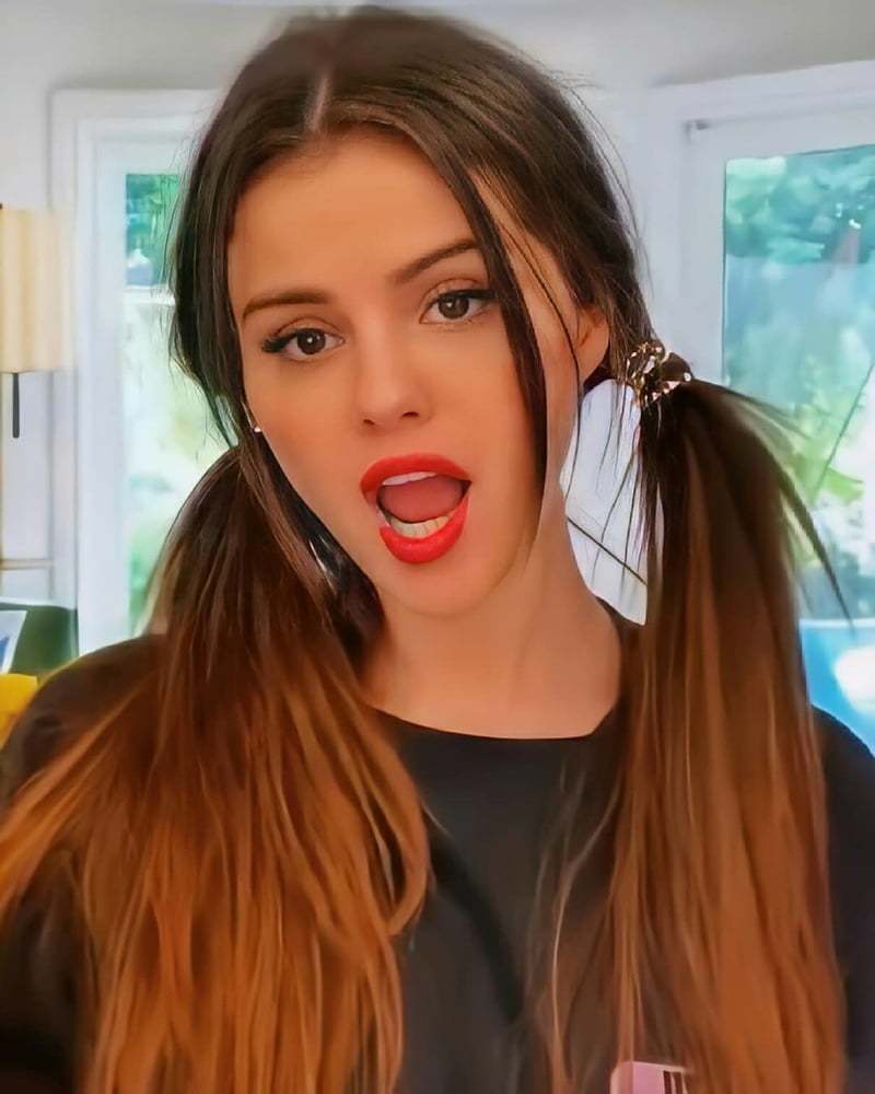Selena Gomez Open Wide Scrolller