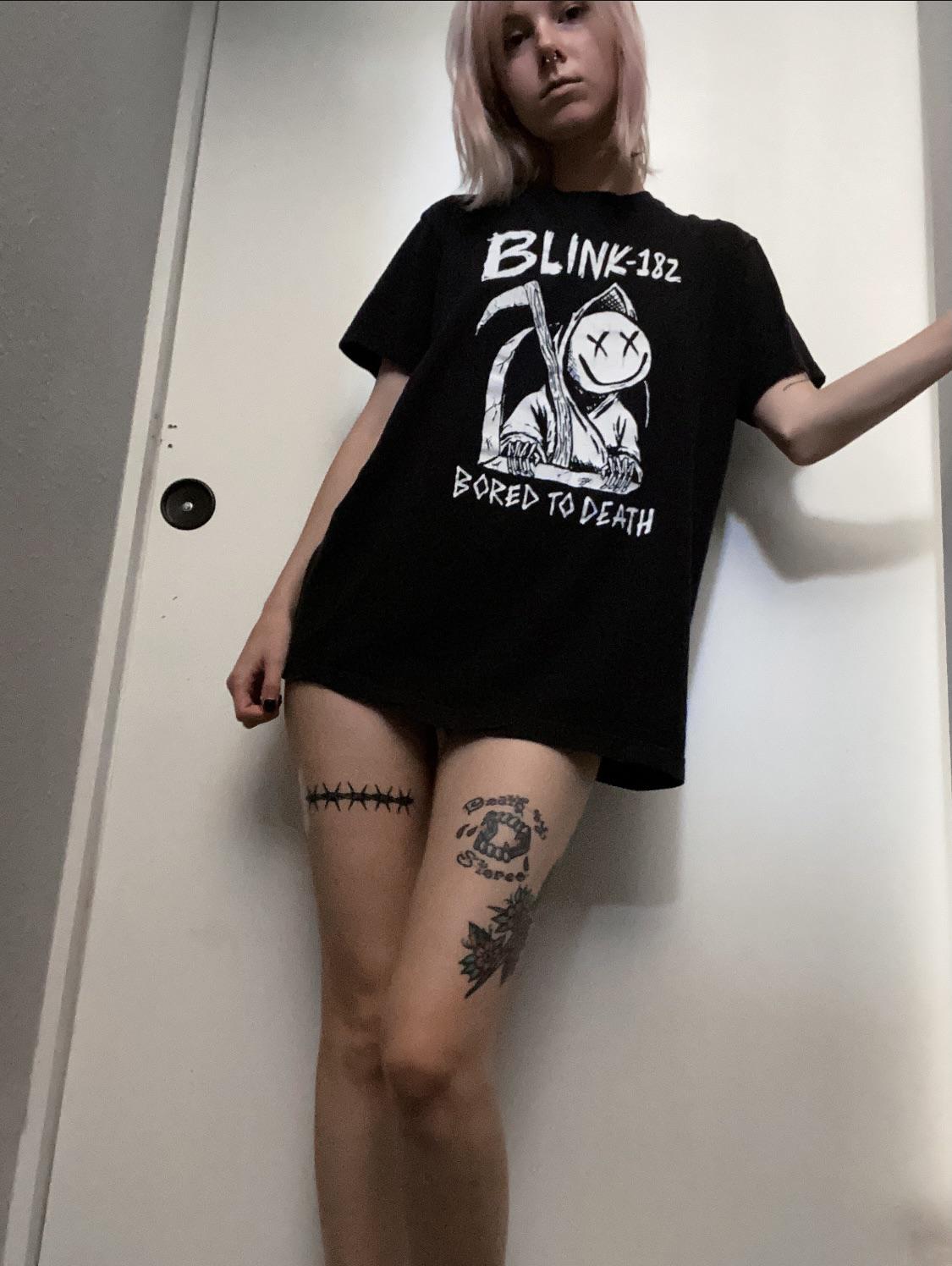 [self] feeling emo today 🖤🕊 | Scrolller