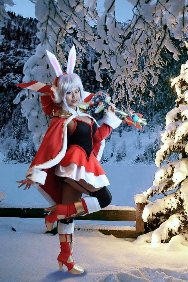 [SELF] Holiday Riven League of Legends Fan Art Cosplay: Miniilay | Scrolller