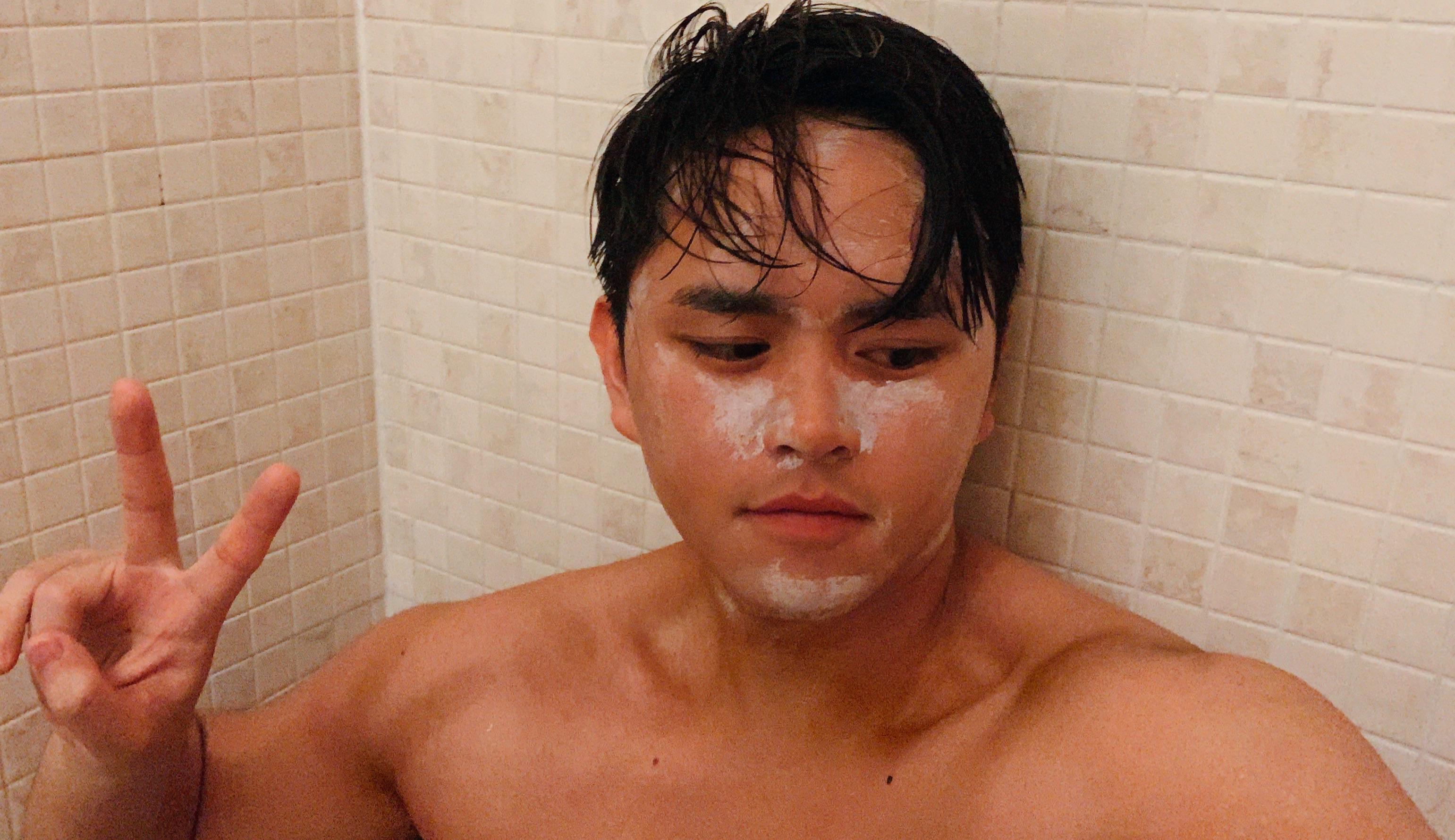 Self isolation got me taking unnecessary shower pics 🤪 | Scrolller