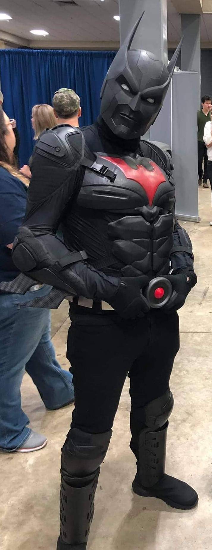 [Self] My handmade Batman Beyond costume at Arkansas Comic Con 2019 | Scrolller