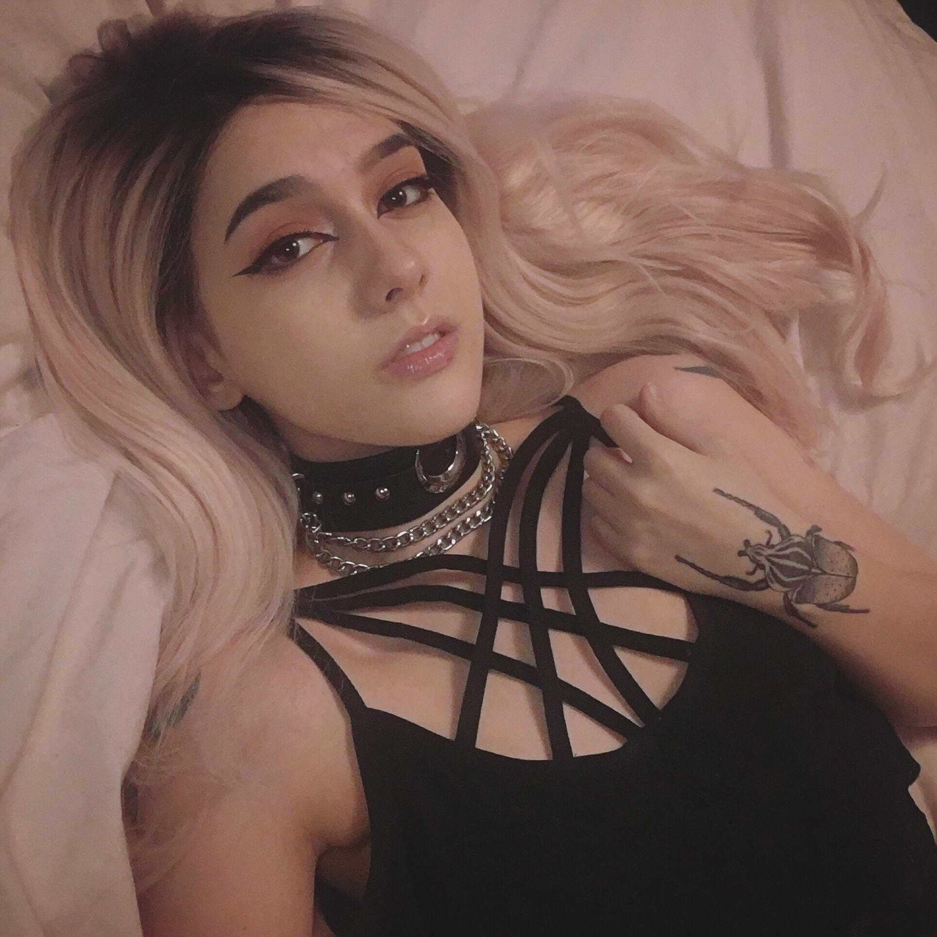 [self] Moon Collarz 🌙 Scrolller