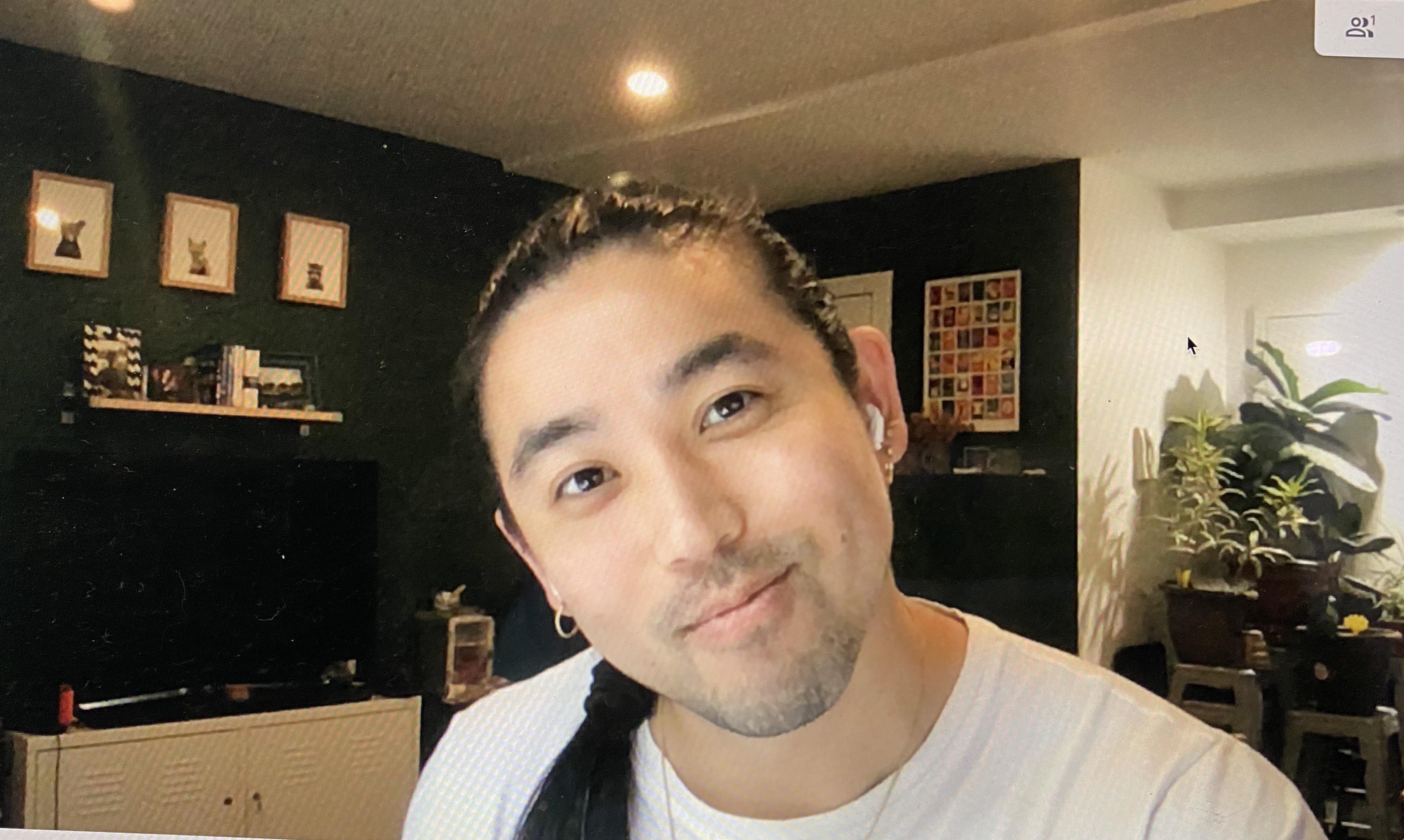 [Self] took a pic while I was waiting for everyone in this hangout | Scrolller