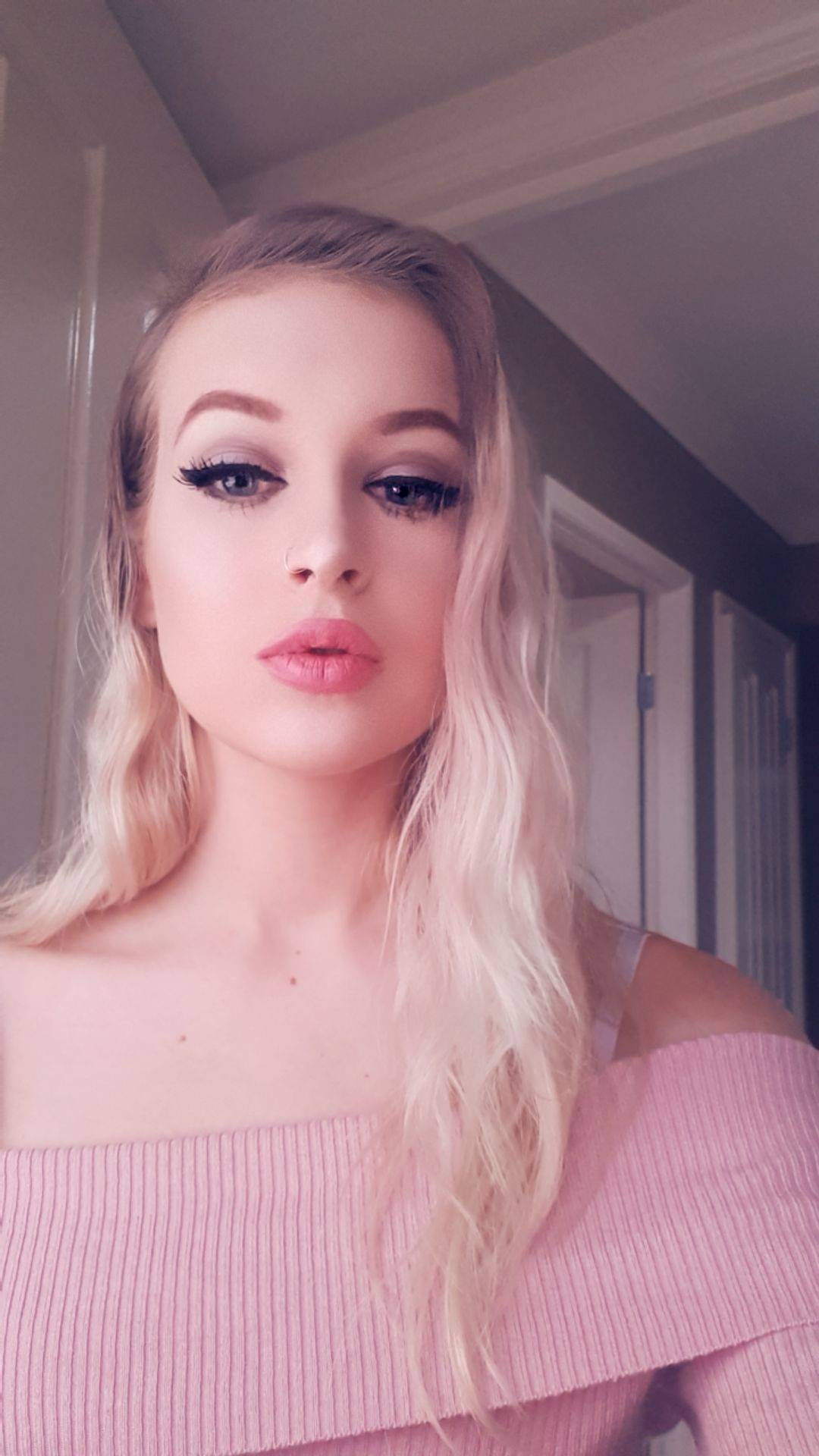 [Self] Was feeling pink today! 😘💄 | Scrolller