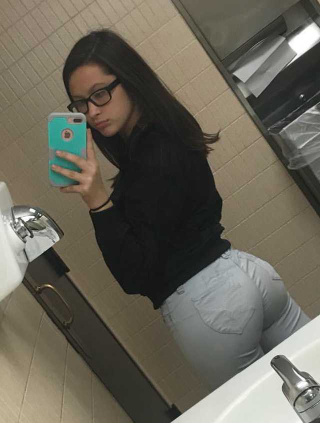 Selfie in school bathroom | Scrolller