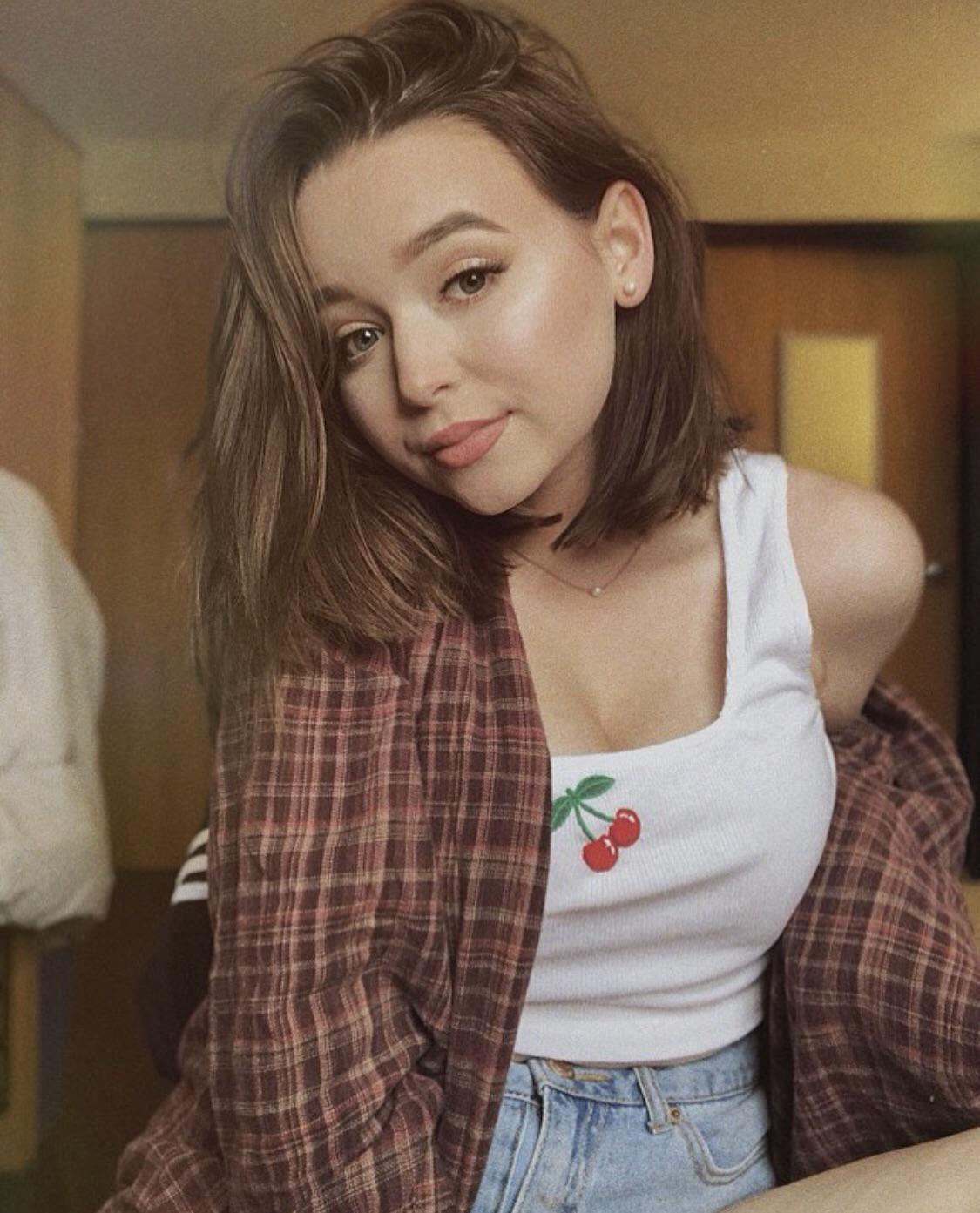 Selfies in my dorm room | Scrolller