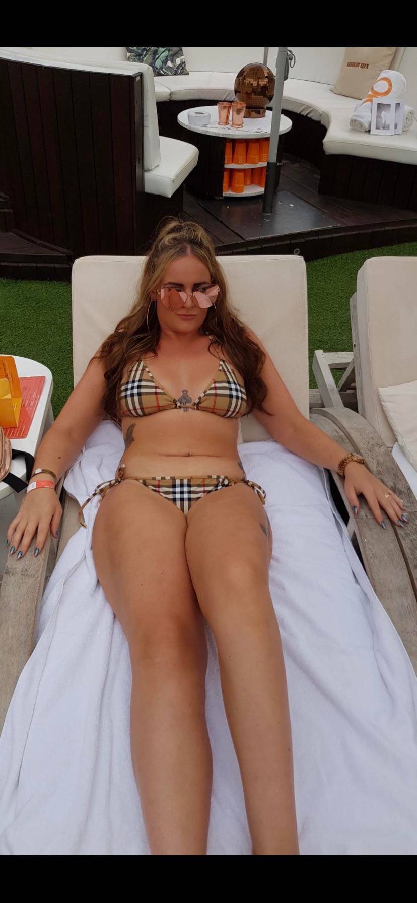 stuck at work / trading wifey. send a fully clothed pic showing face - kik: seabass5397 | Scrolller