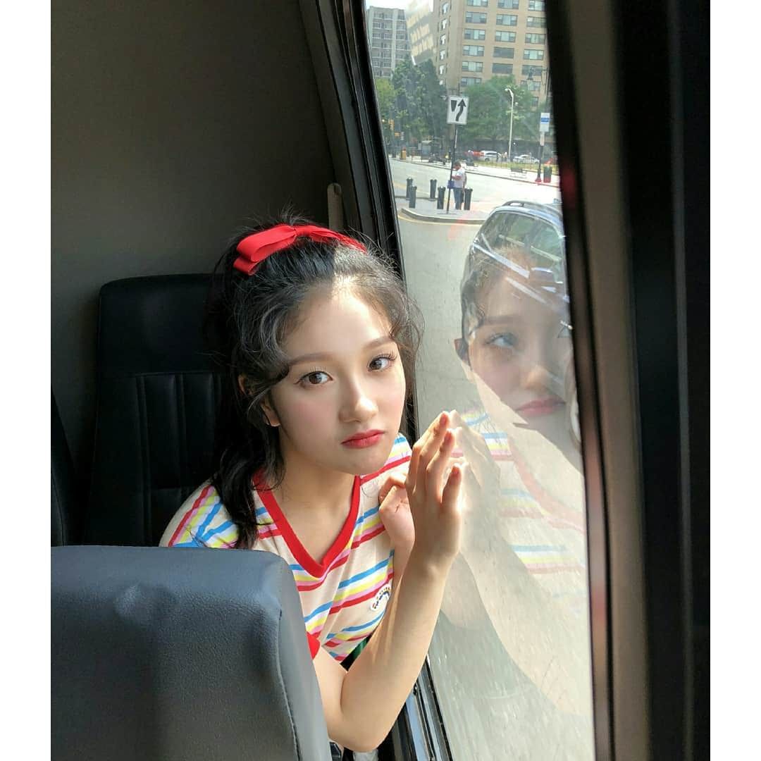 Seoyeon (ft her reflection) | Scrolller