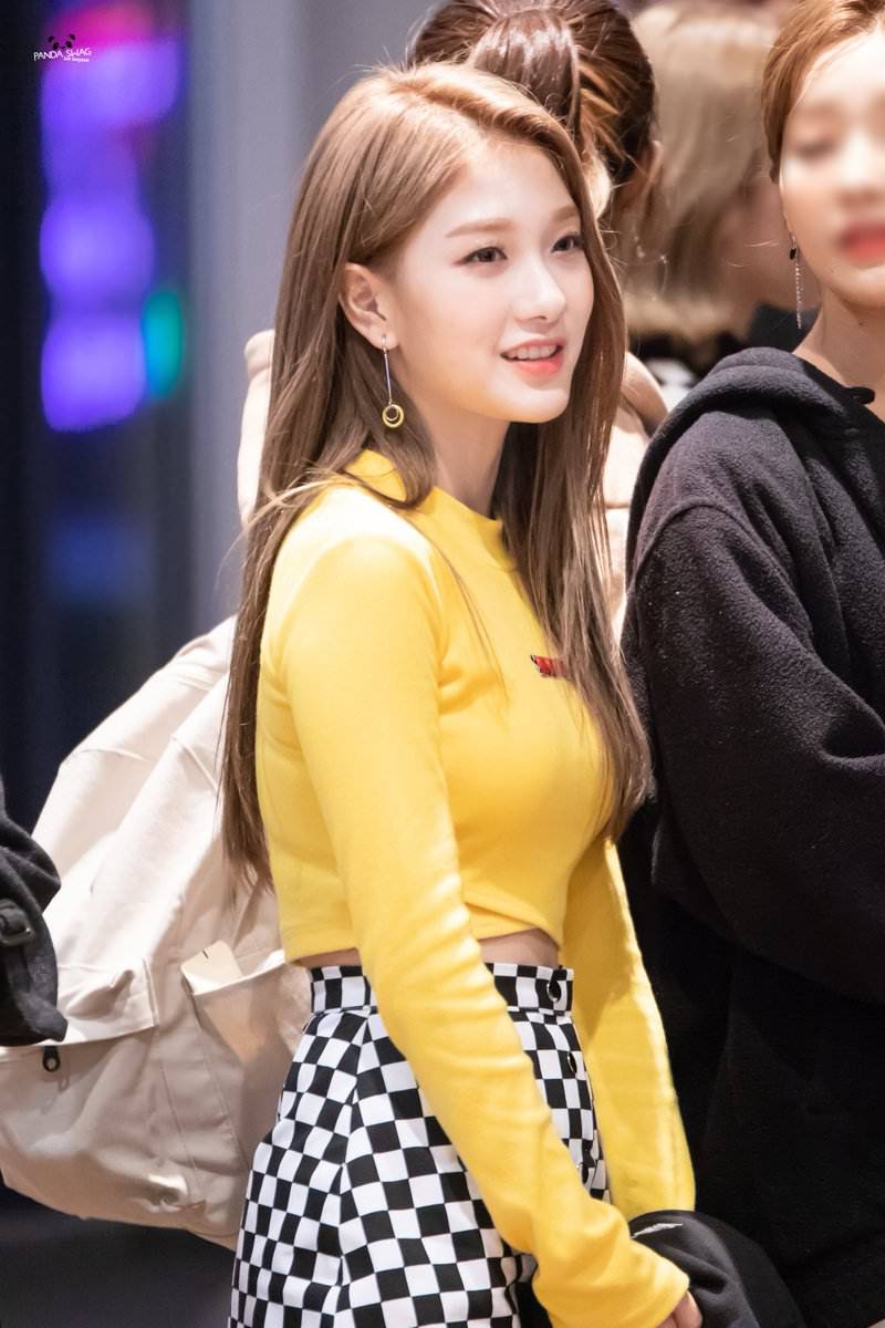 Seoyeon in yellow | Scrolller