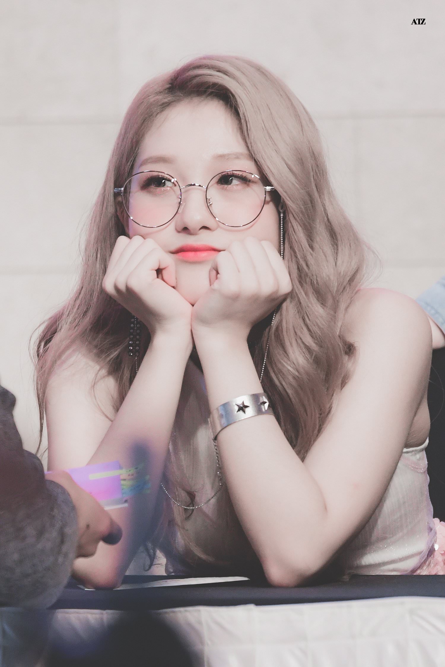 Seoyeon listening | Scrolller