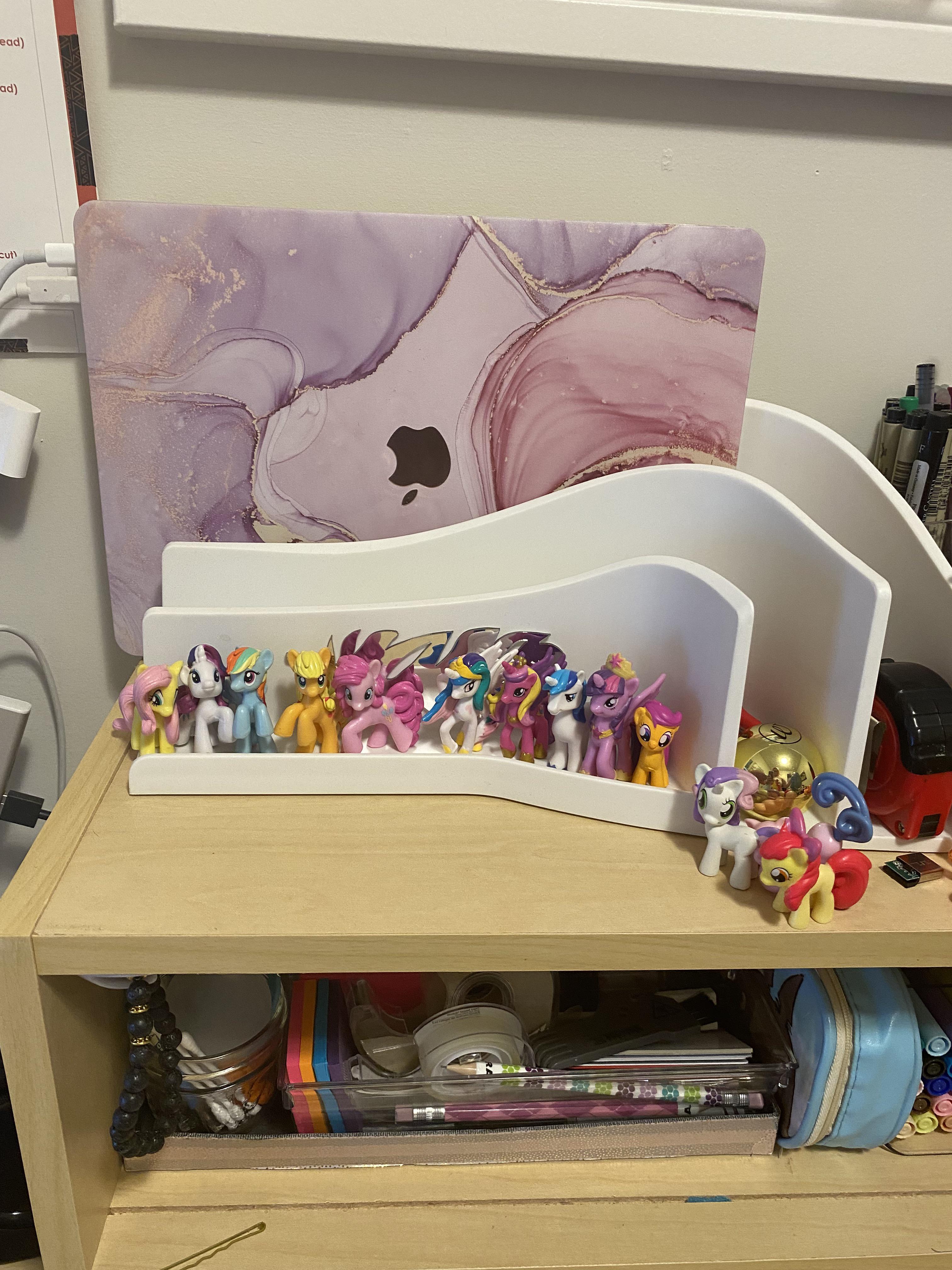 Set up some figurines at my docking station! What do you guys think? | Scrolller