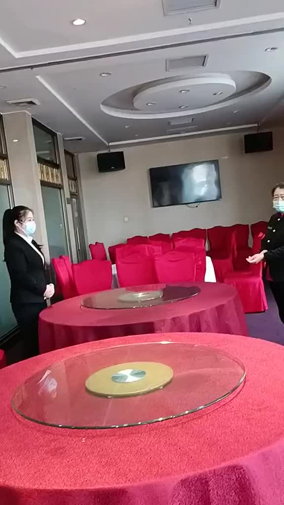 Setting up a table | Scrolller