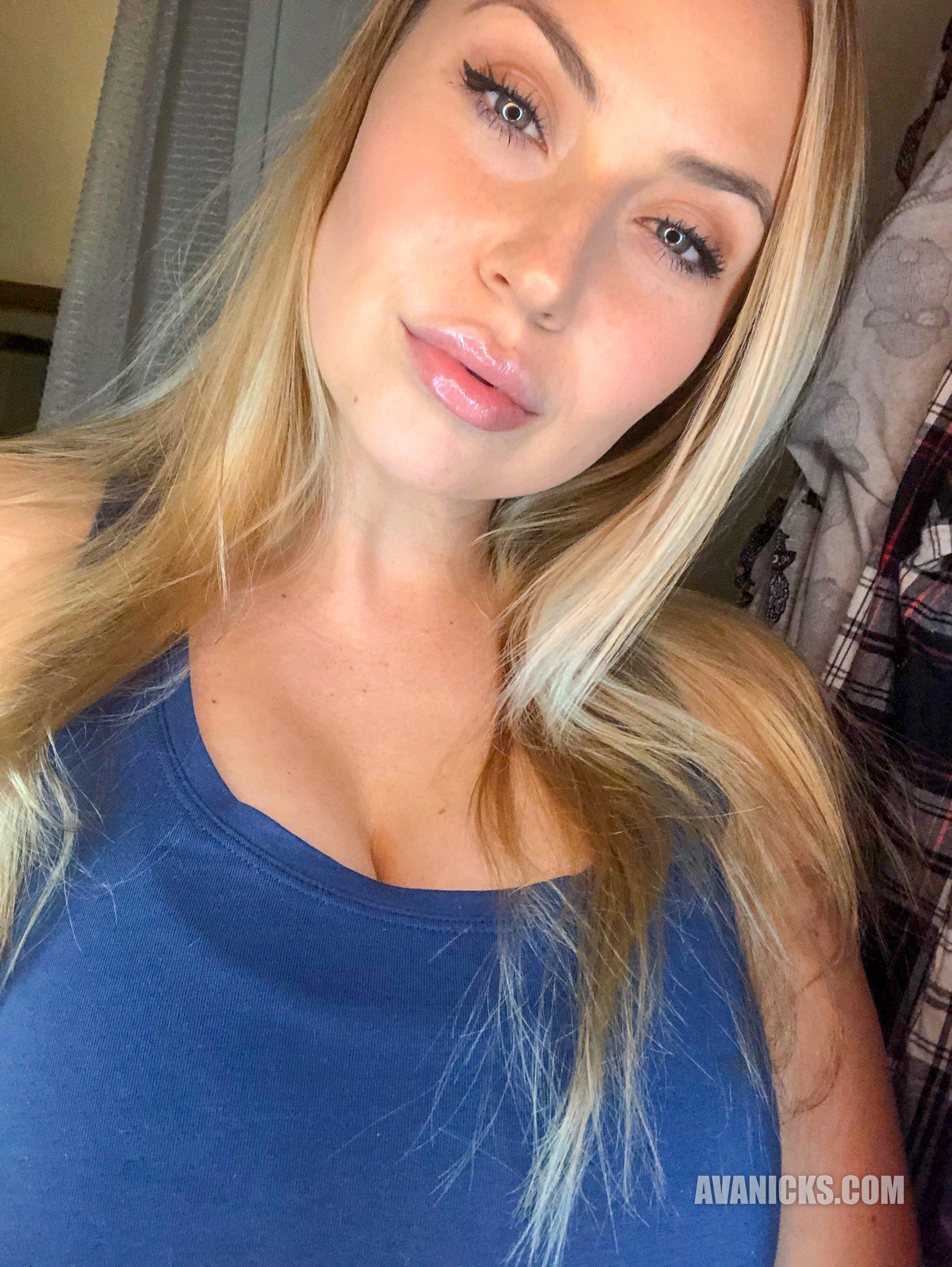 Sexy blonde Ava | Scrolller