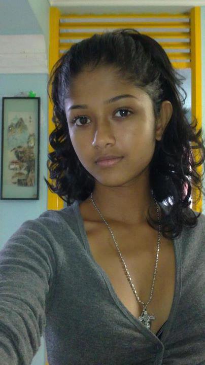 Sexy Desi Girl Scrolller