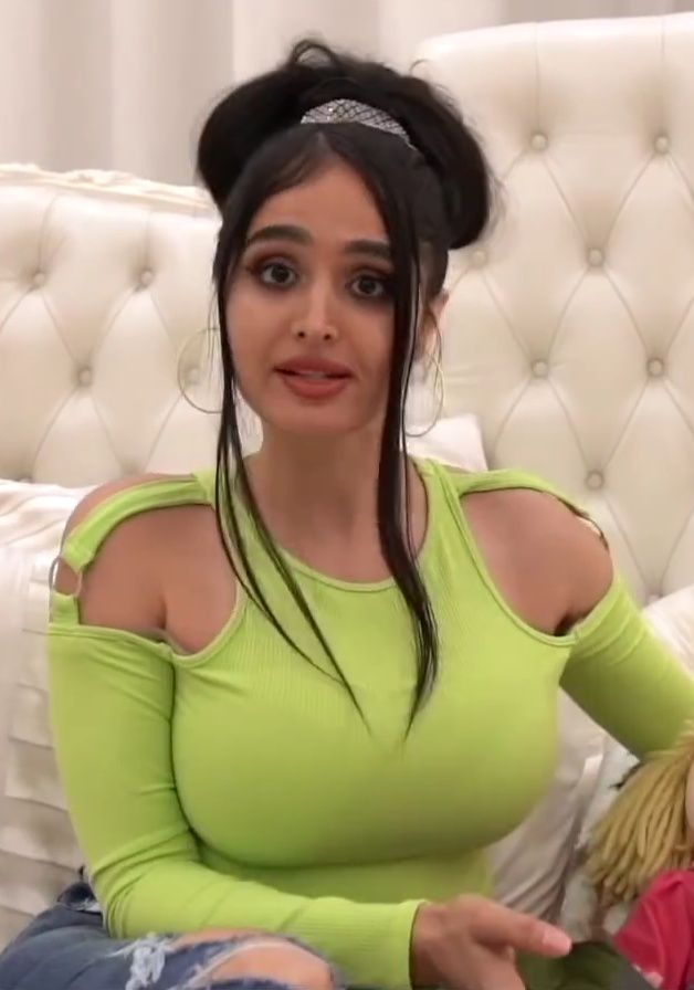 Sexy green top | Scrolller