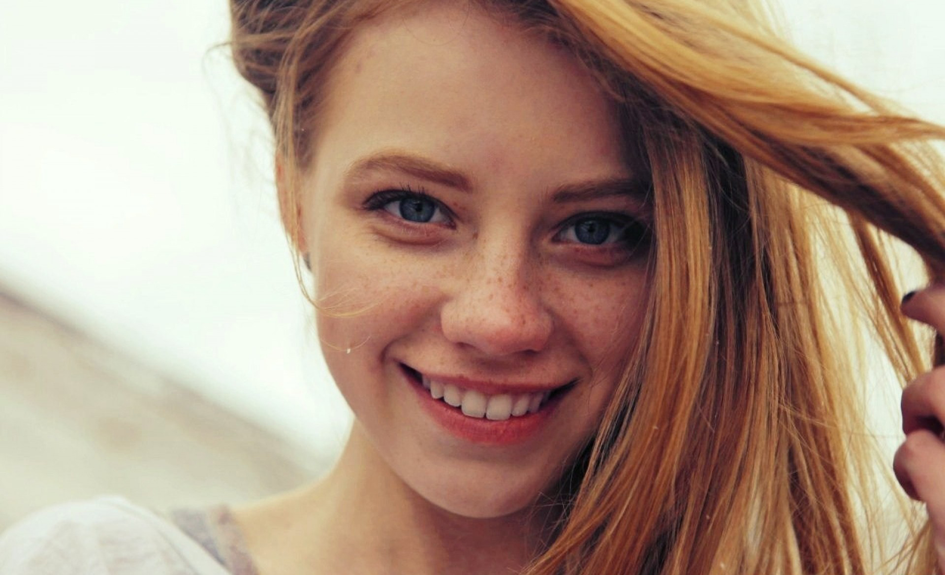 Sexy Redhead Scrolller