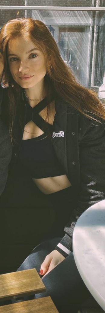 Sexy smirk | Scrolller