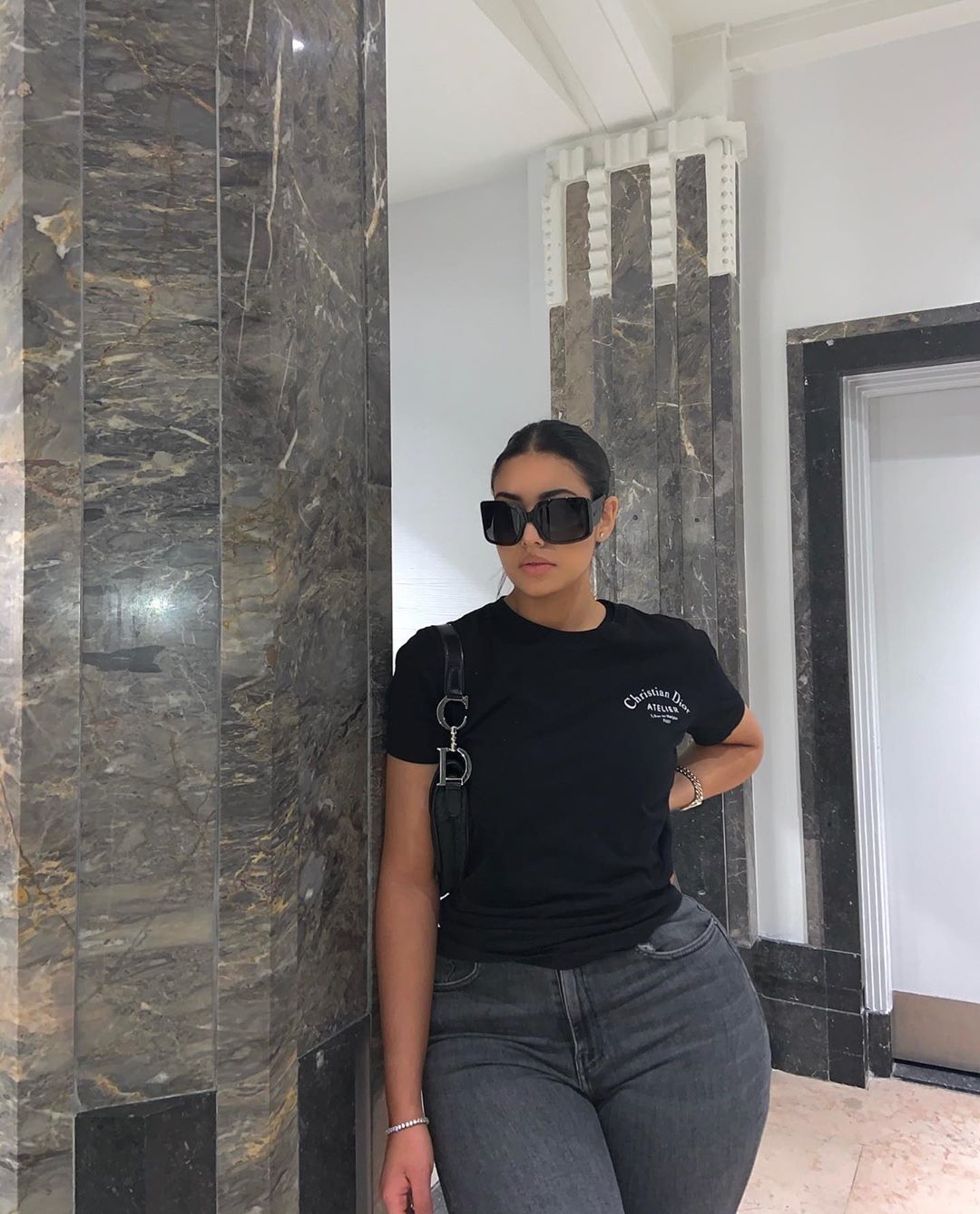 Sexy wide hips | Scrolller