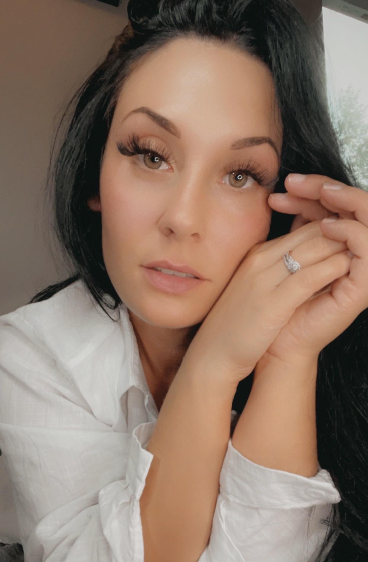 Sexy Woman Here Happens To Be My Moms Sister Scrolller