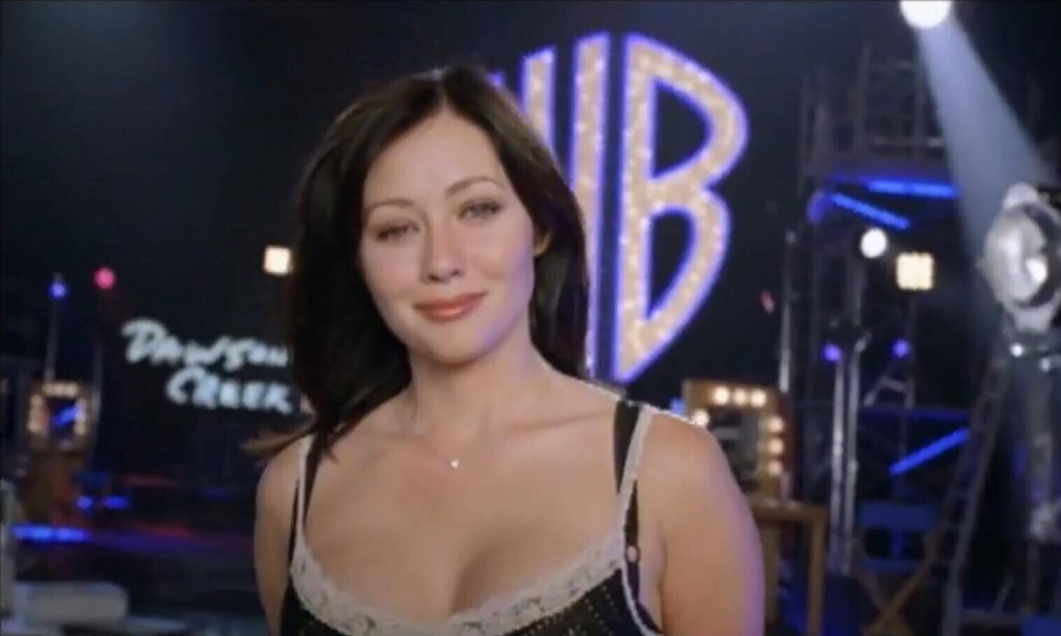 Shannen Doherty posing in front of the WB Network sign- 1999 | Scrolller