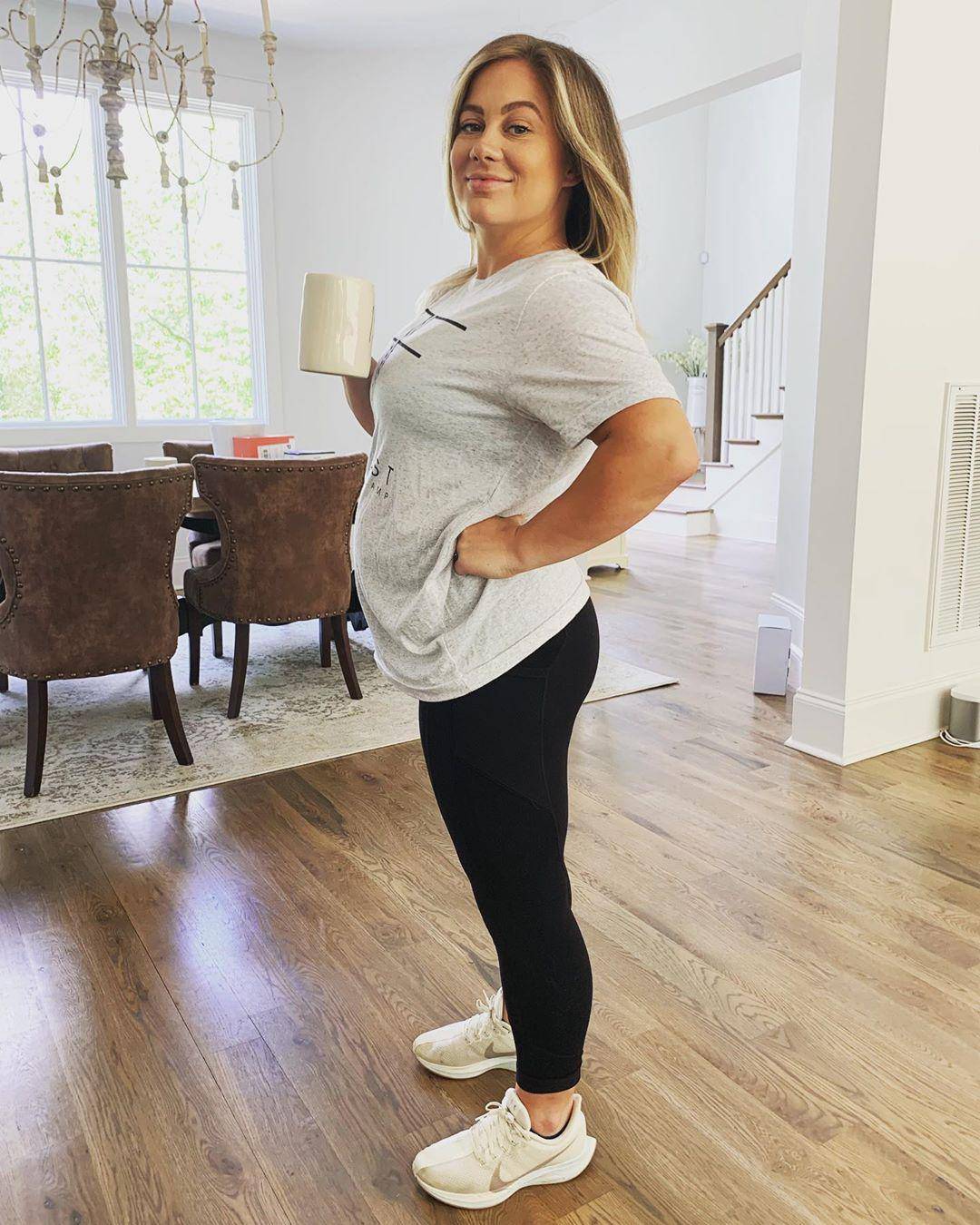Shawn Johnson Baby Bump | Scrolller
