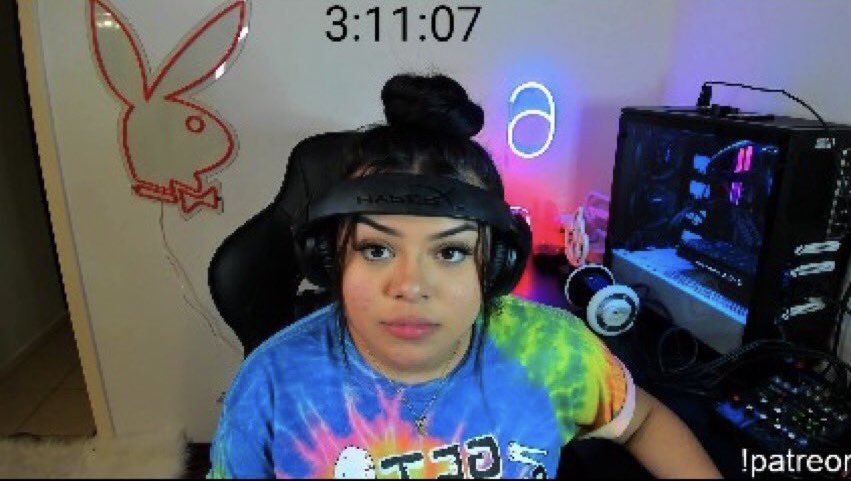 She A Gamer Scrolller
