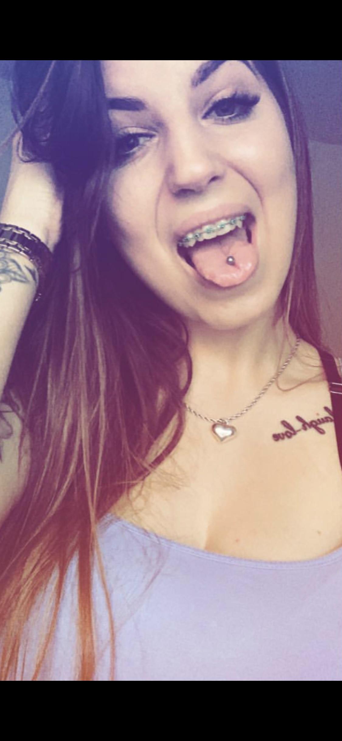 She can drain his dick in a minute flat 👅 | Scrolller