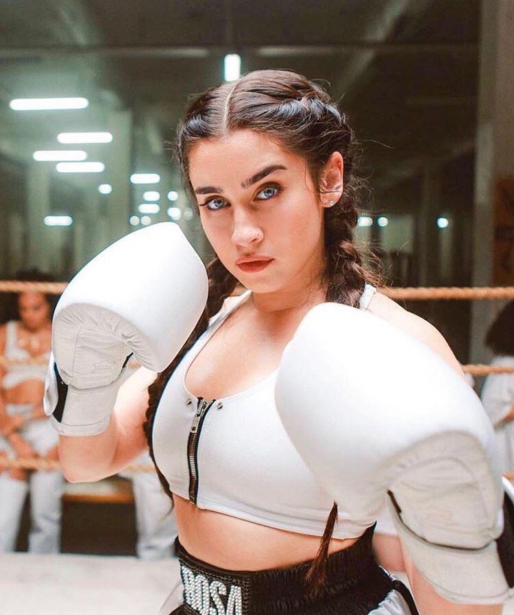 She can punch me anytime | Scrolller