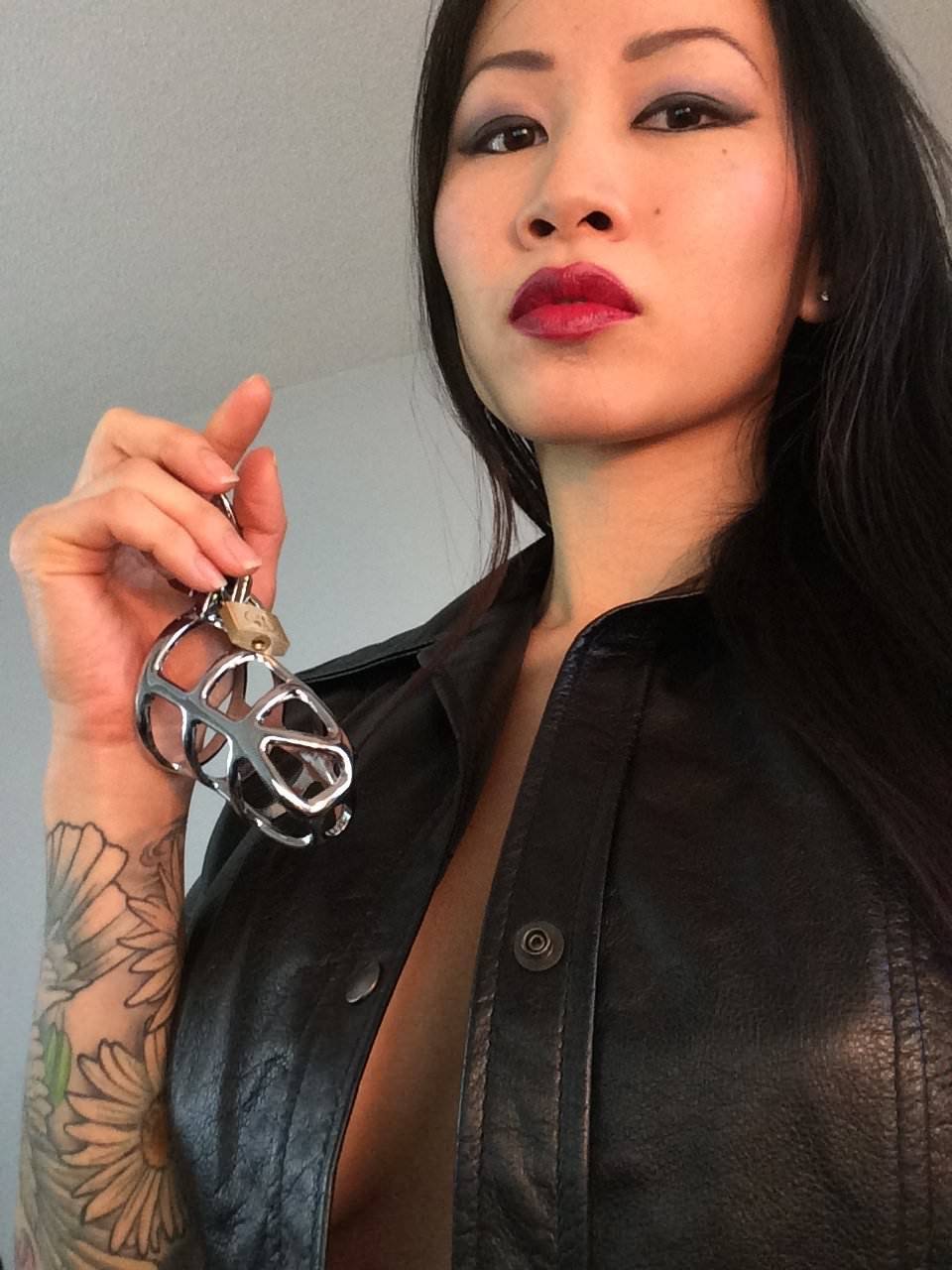 She has your cage ready | Scrolller