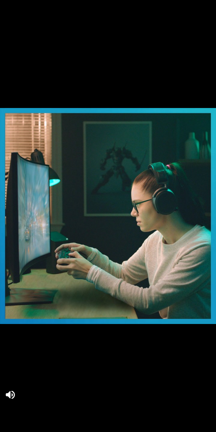 She is wearing the Arctis Pro backwards | Scrolller