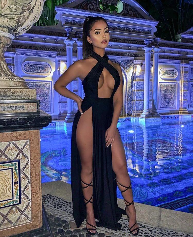 She knows how hot she is | Scrolller