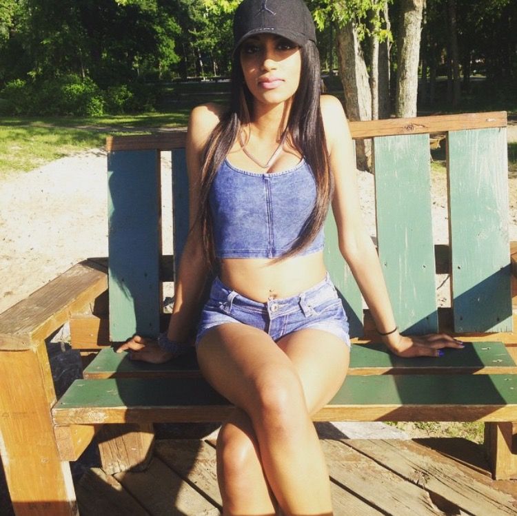 She looks inviting | Scrolller