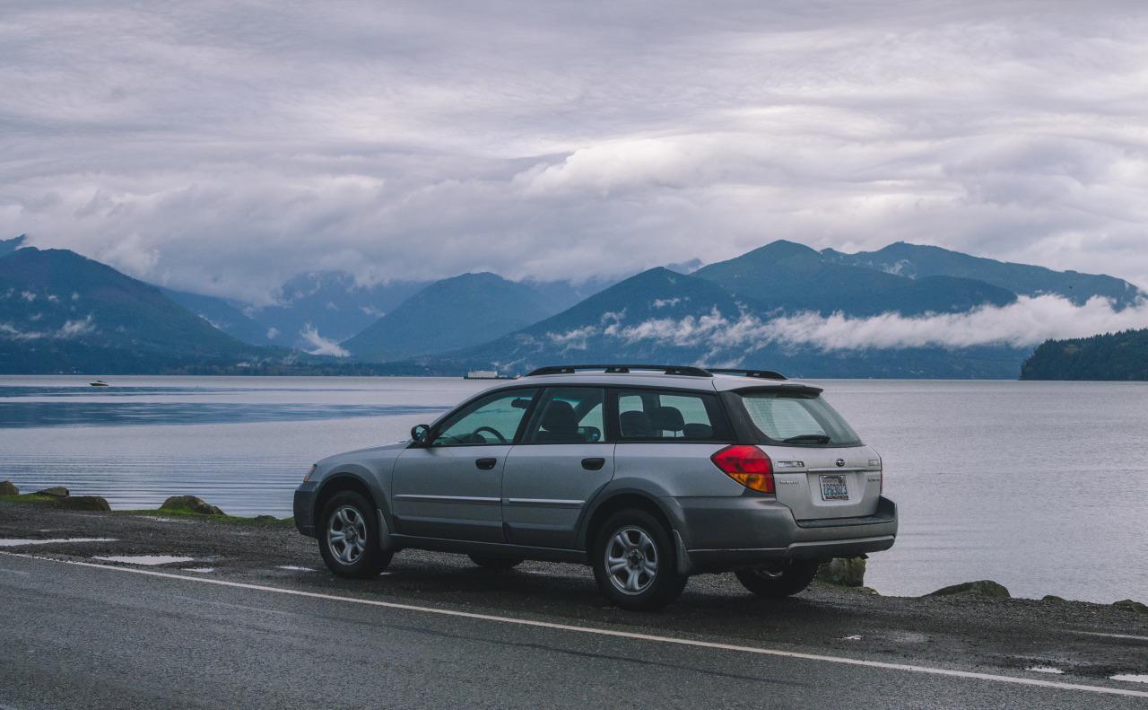 She looks so good with mountains in the background | Scrolller