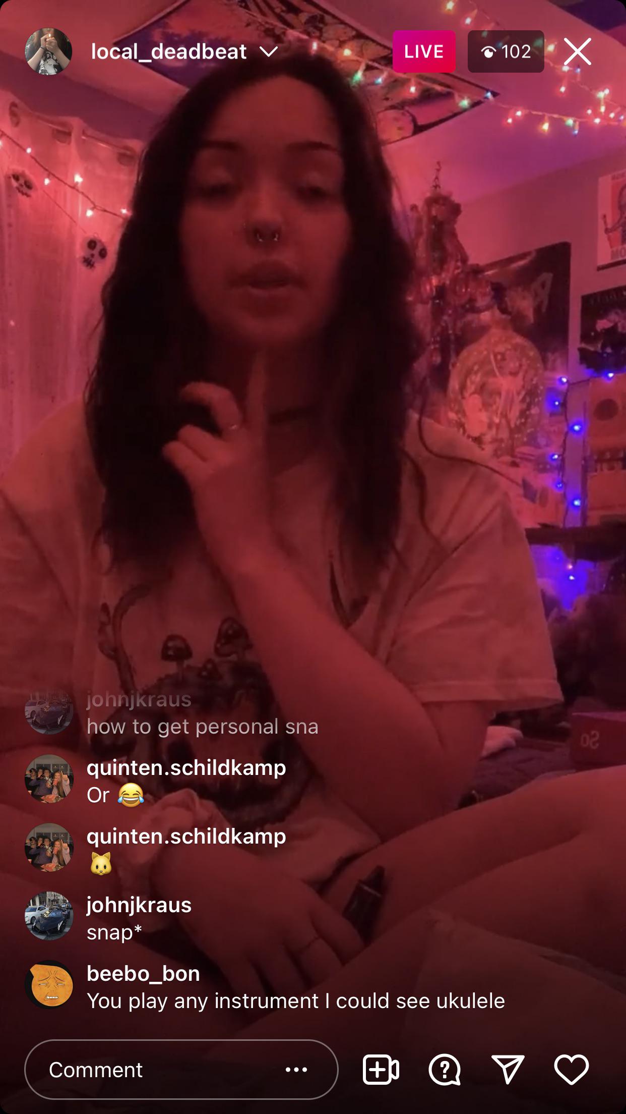 She may flash for tips | Scrolller