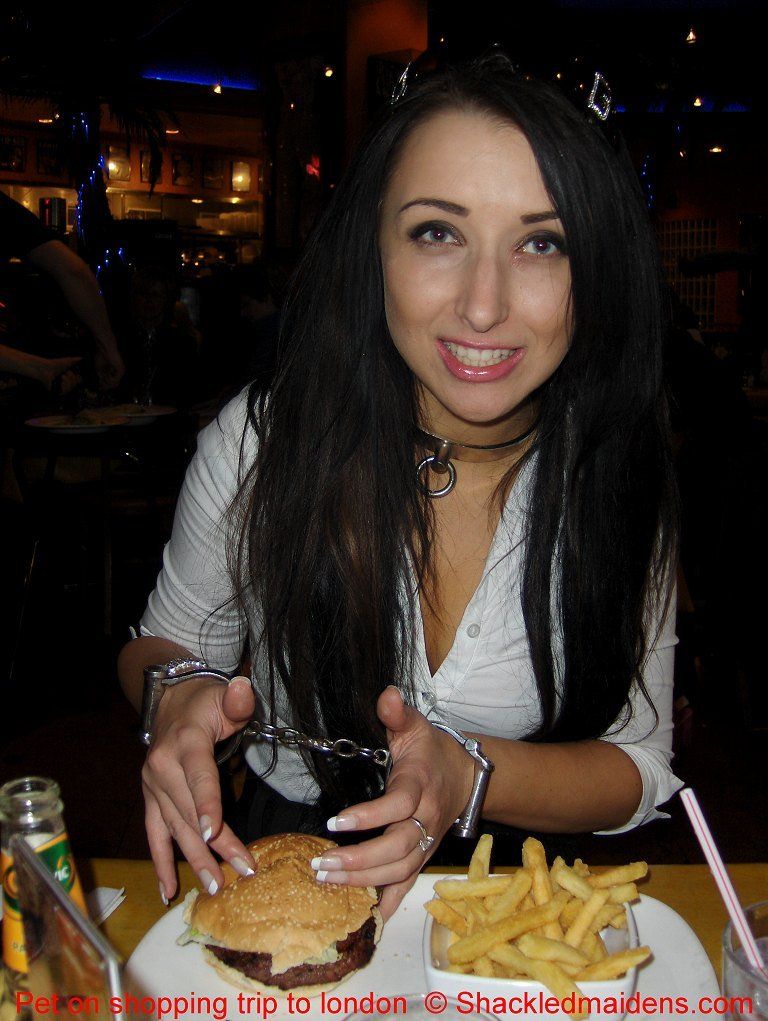 She might have a hard time eating something | Scrolller