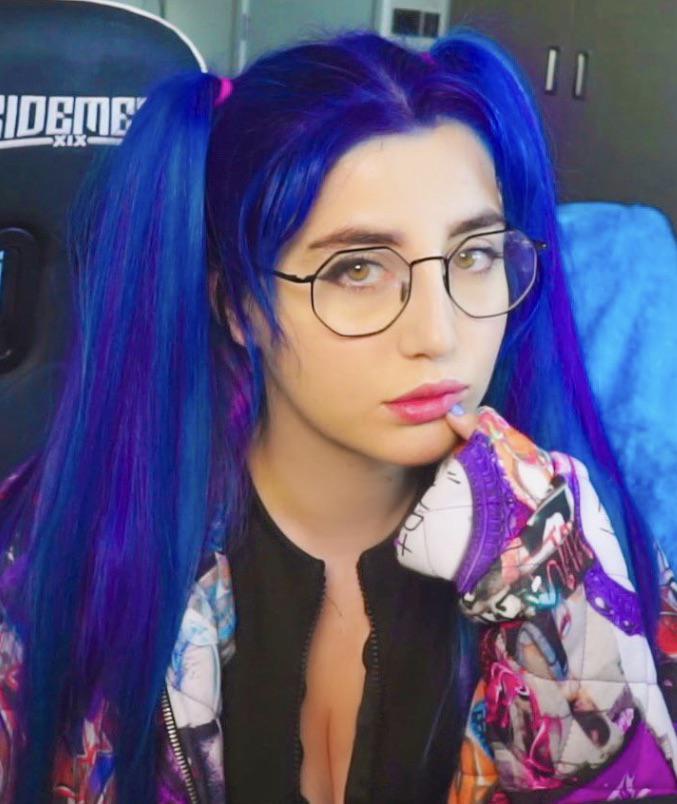 She’s Begging For It | Scrolller