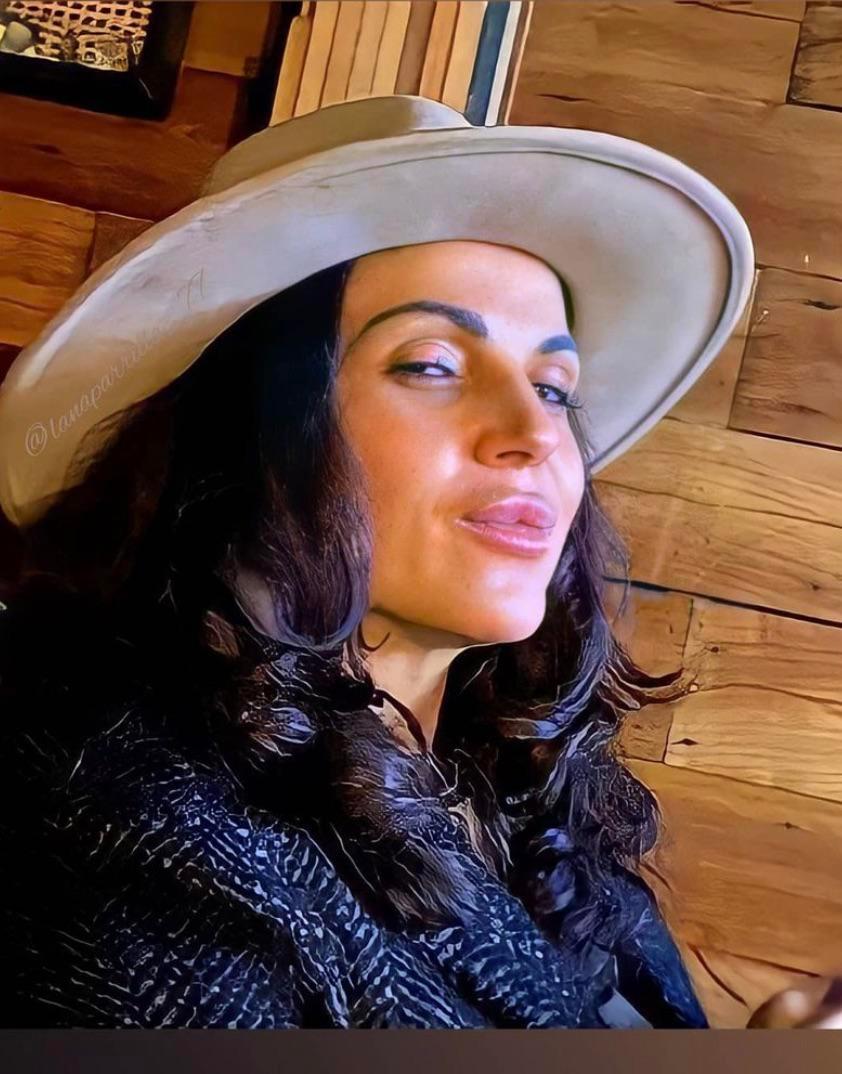 She’s hot and she knows it | Scrolller