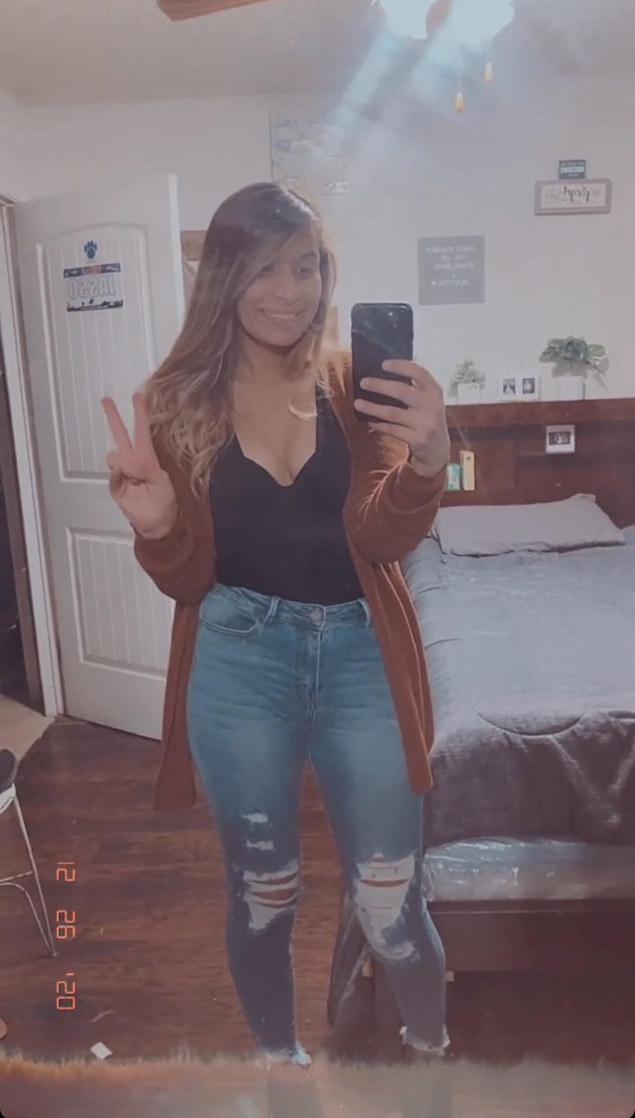 She’s ready to get used and stretched | Scrolller