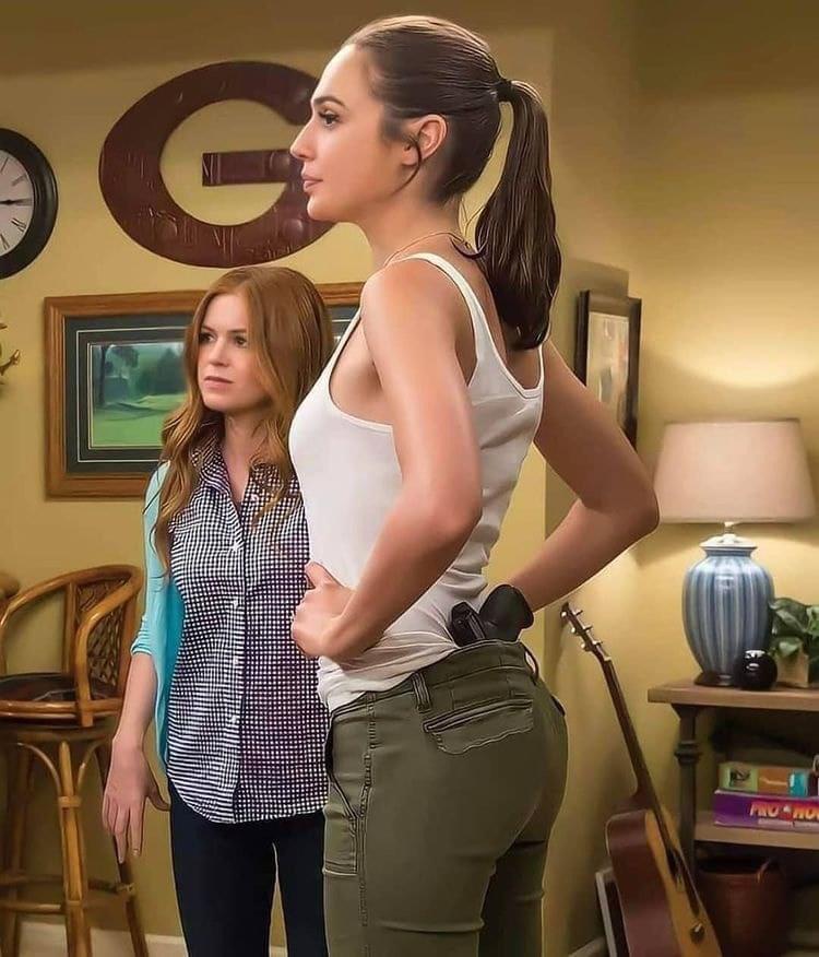 God I wanna rip her pants off and fuck her hard!🍆💦🍑 | Scrolller