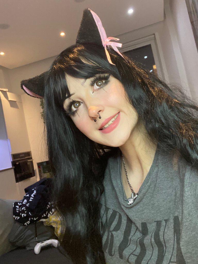 she smile 0_o | Scrolller