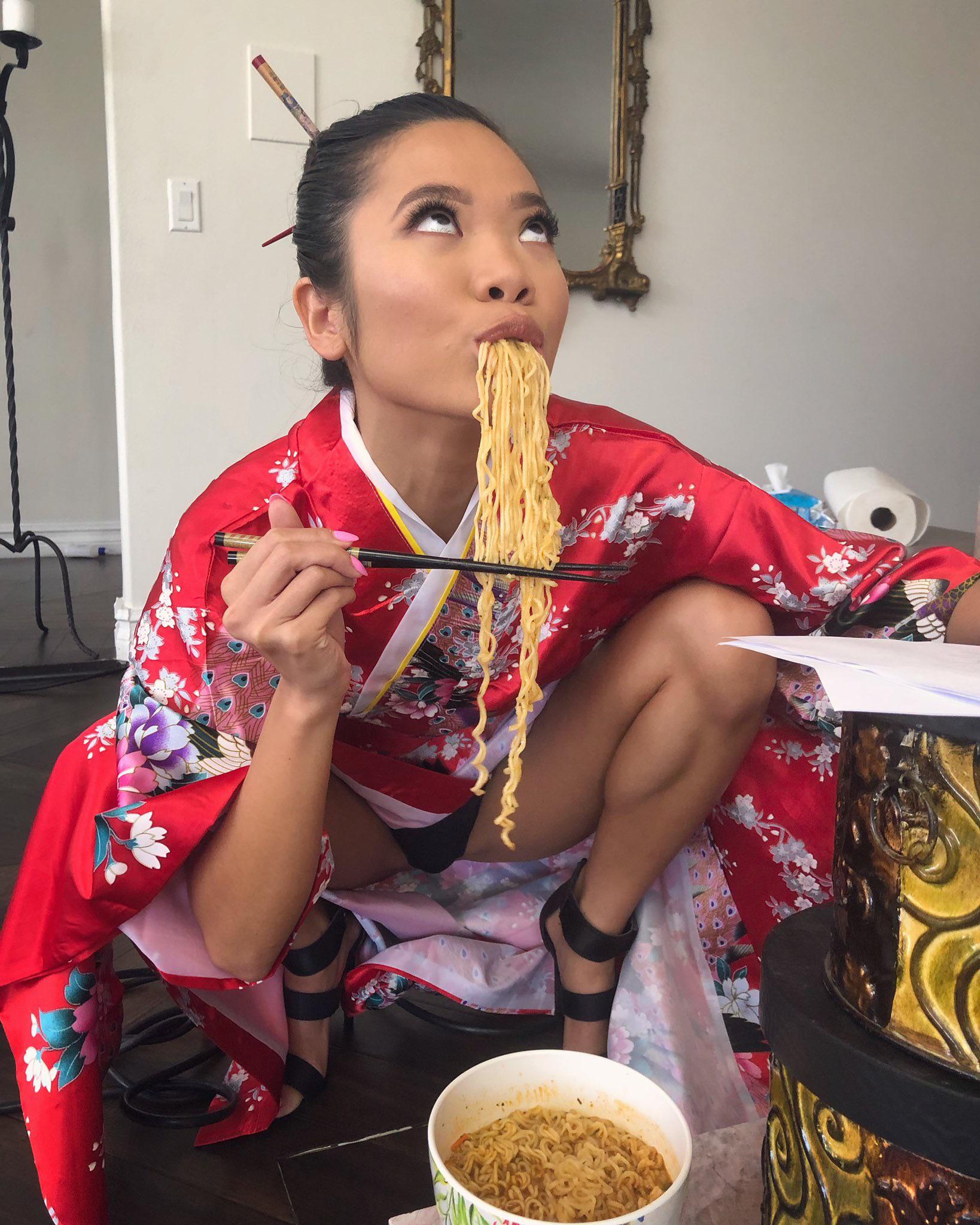 She will do anything for noodles. | Scrolller