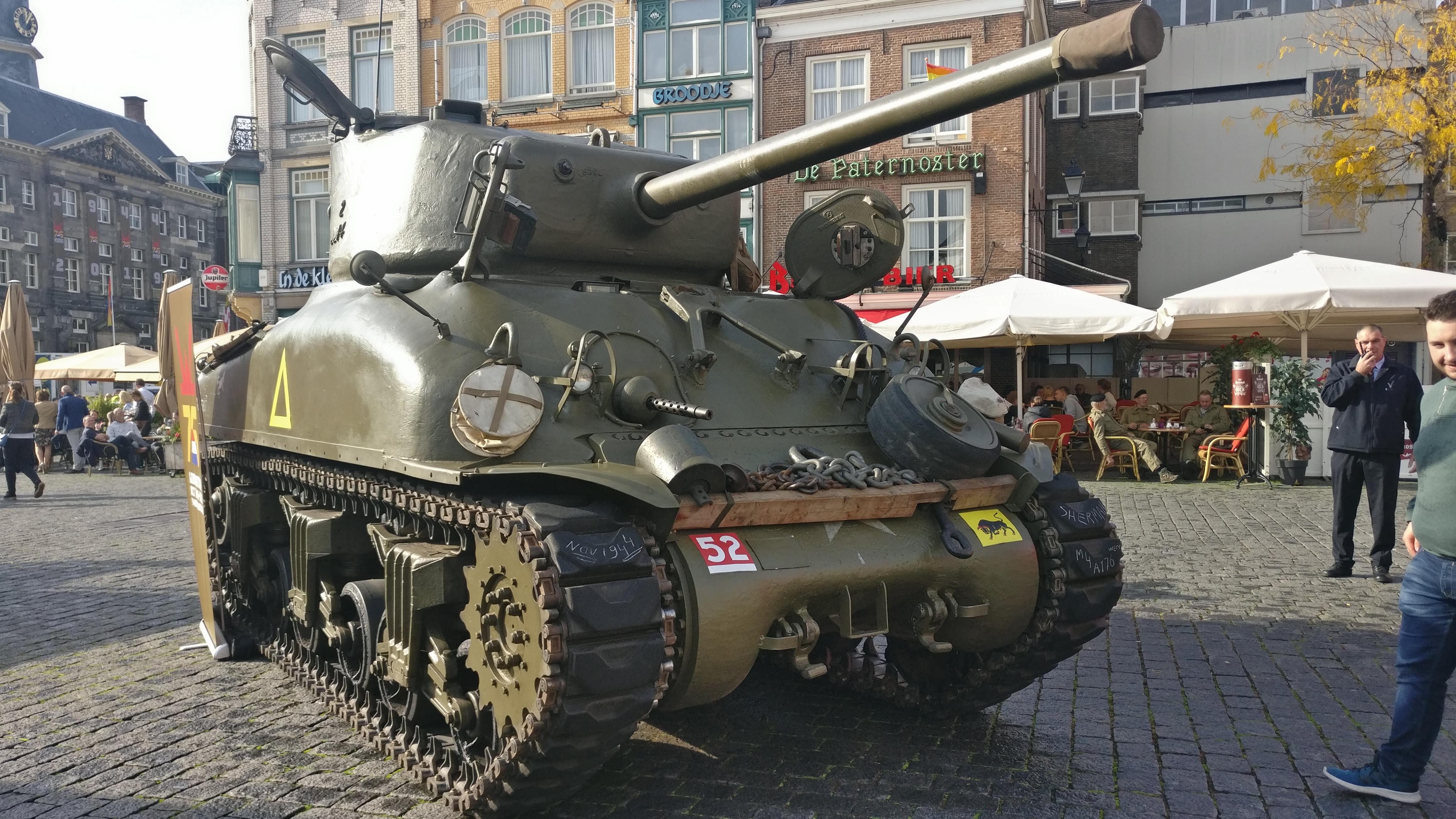 Sherman M4 | Scrolller