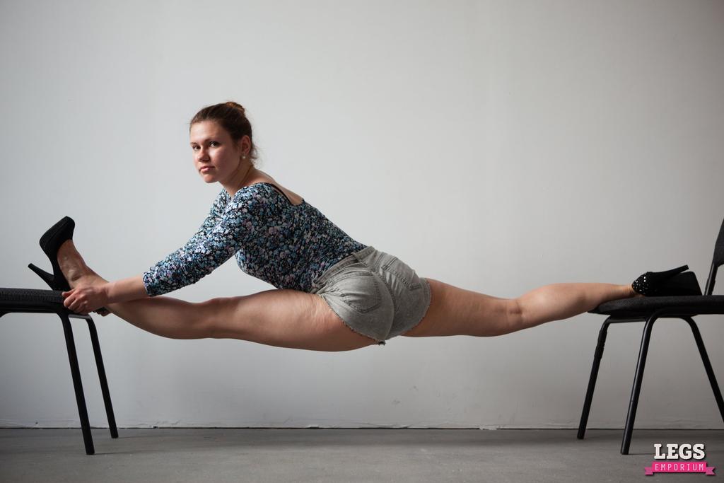 She's doing the jcvd special | Scrolller