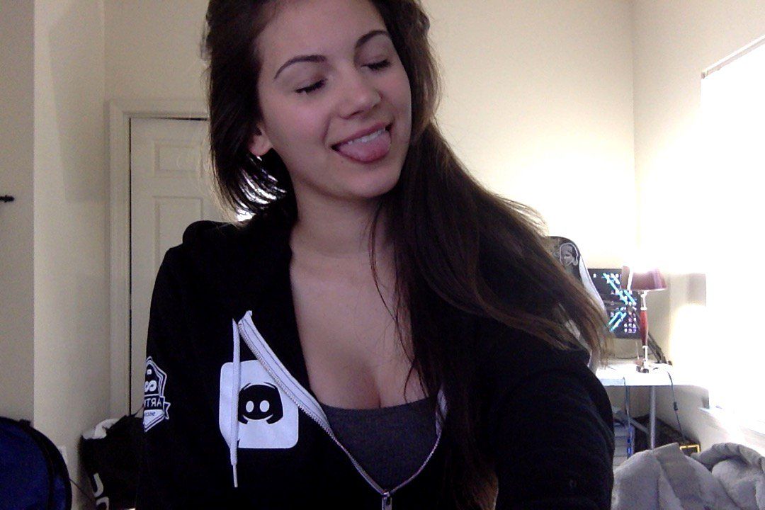 She's so fucking hot | Scrolller