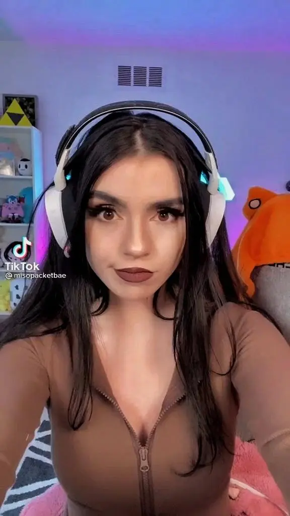 Shes Waiting For You Scrolller