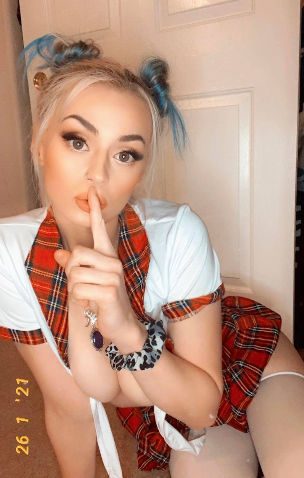 Shhh.. let’s get naughty after class | Scrolller