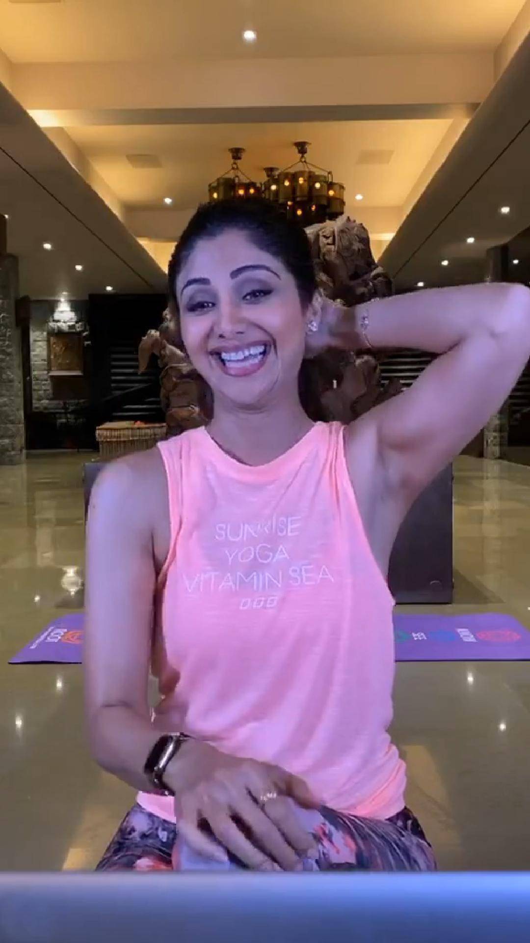 Shilpa Shetty hot armpitss Part 1 💦💦 | Scrolller