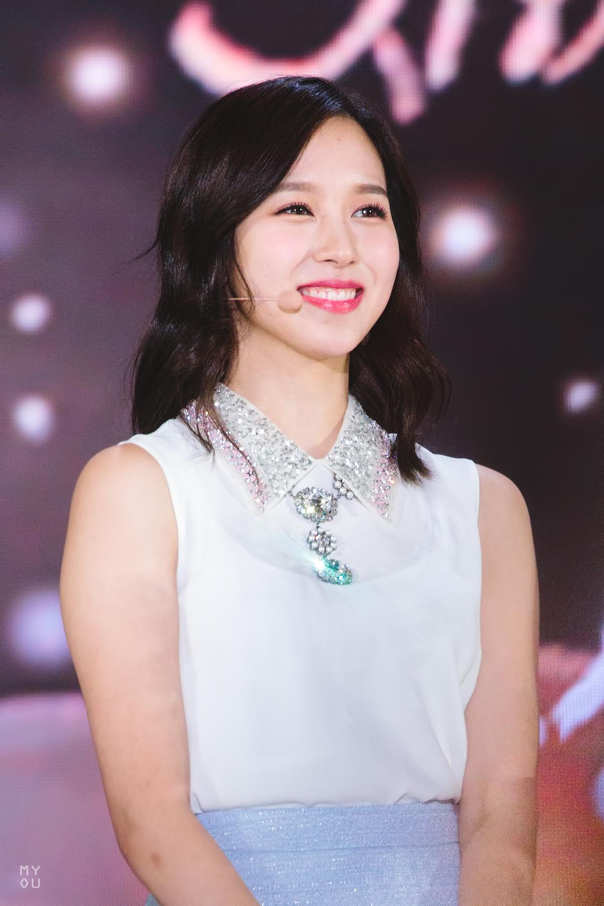 Shining Mina | Scrolller